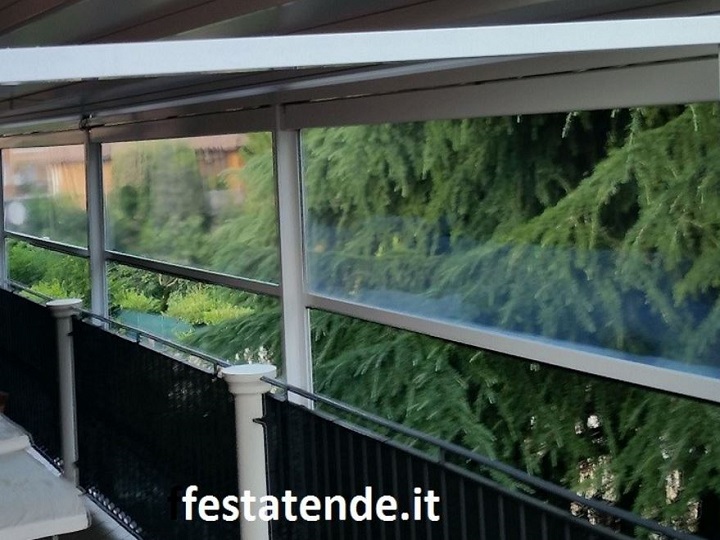 Tende a rullo per esterni in pvc trasparente per balconi e verande Tende a rullo per esterni in pvc trasparente per balconi e verande